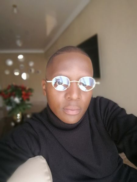 Sydney, 34 Years old – Extra and singer from Gauteng